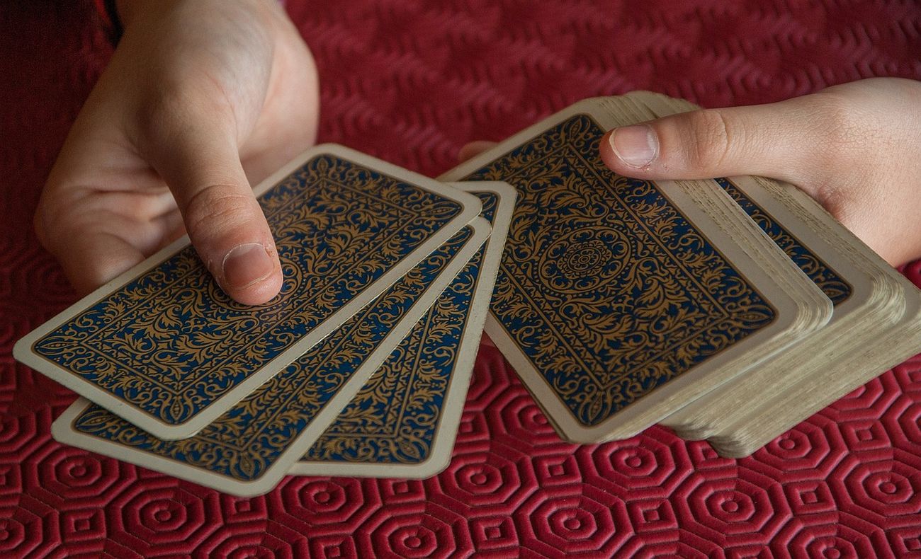 Cum se joacă whist: istorie, reguli și variante populare - PokerStars ...